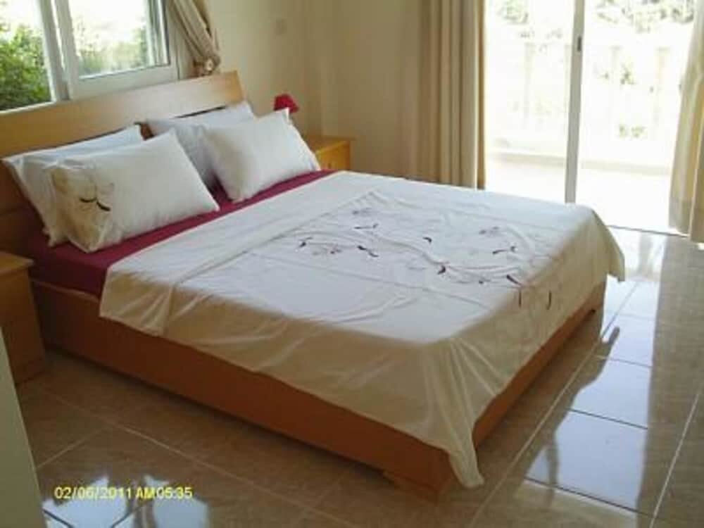 Otel 3 Bed Villa 10 Minutes Drive From Beautiful Beach, Baf İlçesi, foto