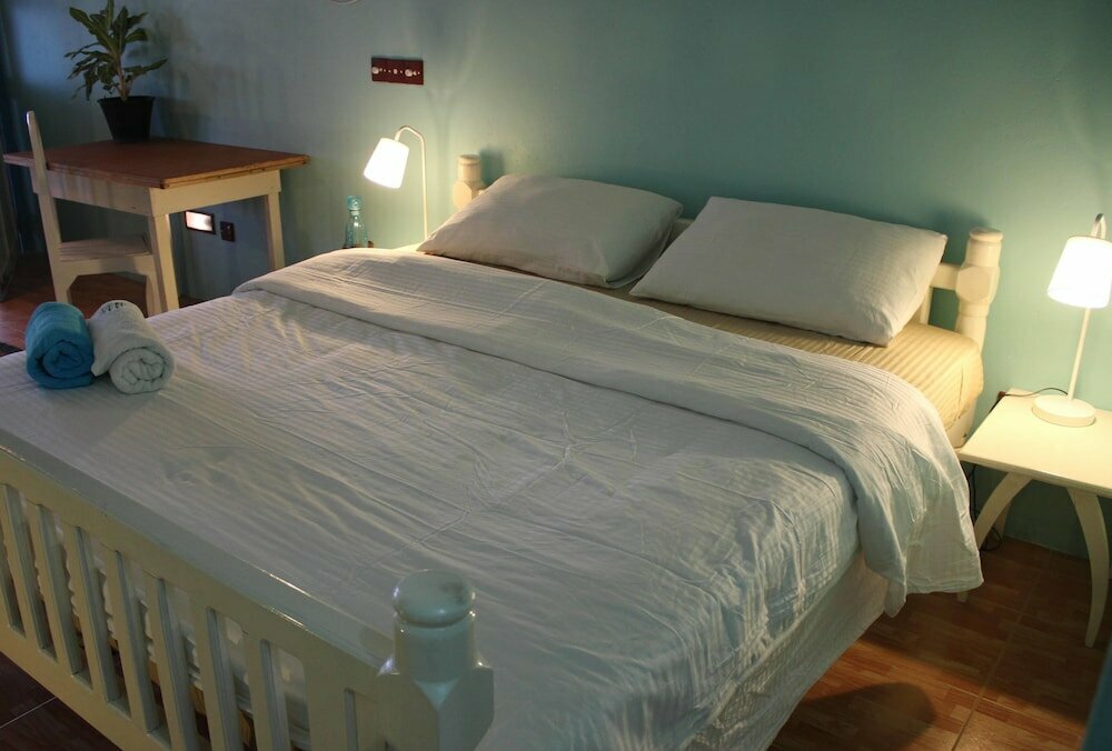 Otel Bedspace Beach, , foto