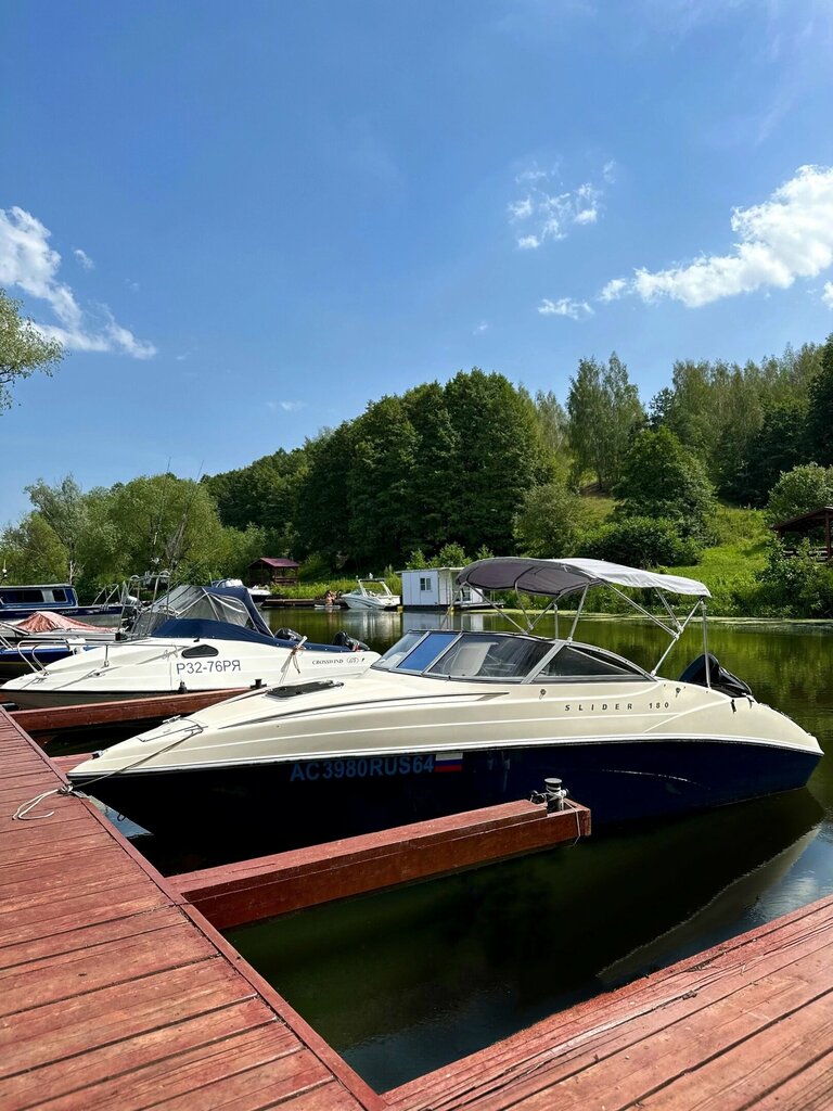 Yat kulüpleri Kuzminskoye Yacht Club, Riazanskaya oblastı, foto