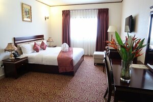 Boulevard Palace Hotel (Montserrado County, Monrovia, Tubman Boulevard), otel  Monrovia'dan