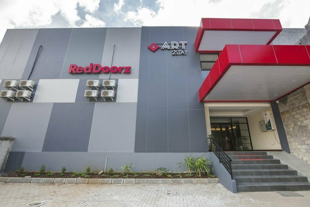Otel RedDoorz Plus near Ronggowarsito Museum Semarang, Semarang, foto