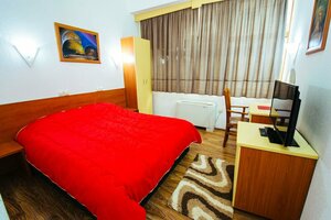 Hotel Kristal Palas (Prilep), otel  Pirlepe'den
