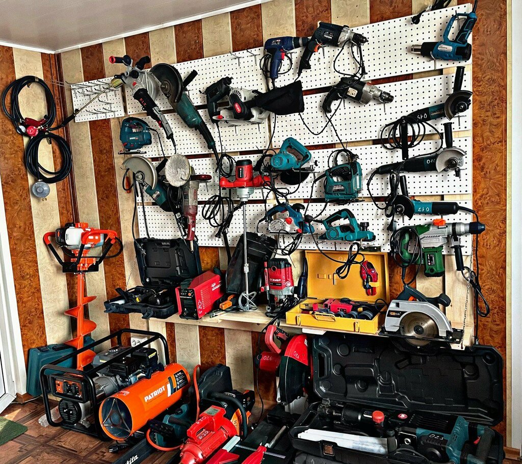 Elektrik ve benzinle çalışan aletler Прокат бензо и электроинструмента, Çernogorsk, foto