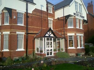 West Point Hotel Bed & Breakfast (Wales, Conwy, Conway Road), otel