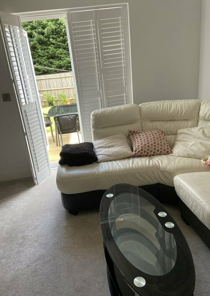 Otel Captivating 2-bed House in Wolverhampton, Wolverhampton, foto