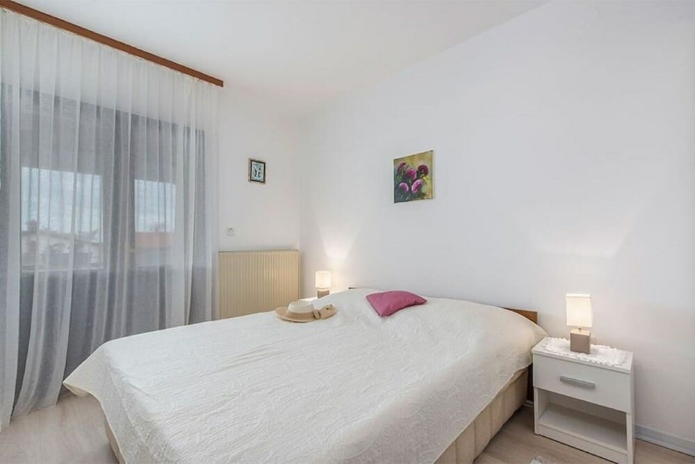 Otel Apartment Neva - great location: A3 prvi kat do ulice Novigrad, Dünya, foto