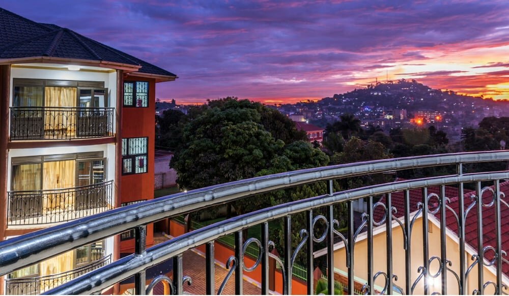 Otel Luxury Apartment for 24 People, Kampala, foto