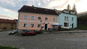 H&M Penzion (Karlovarský kraj, Karlovy Vary, Zlutice), otel  Karlovy Vary Bölgesi'den