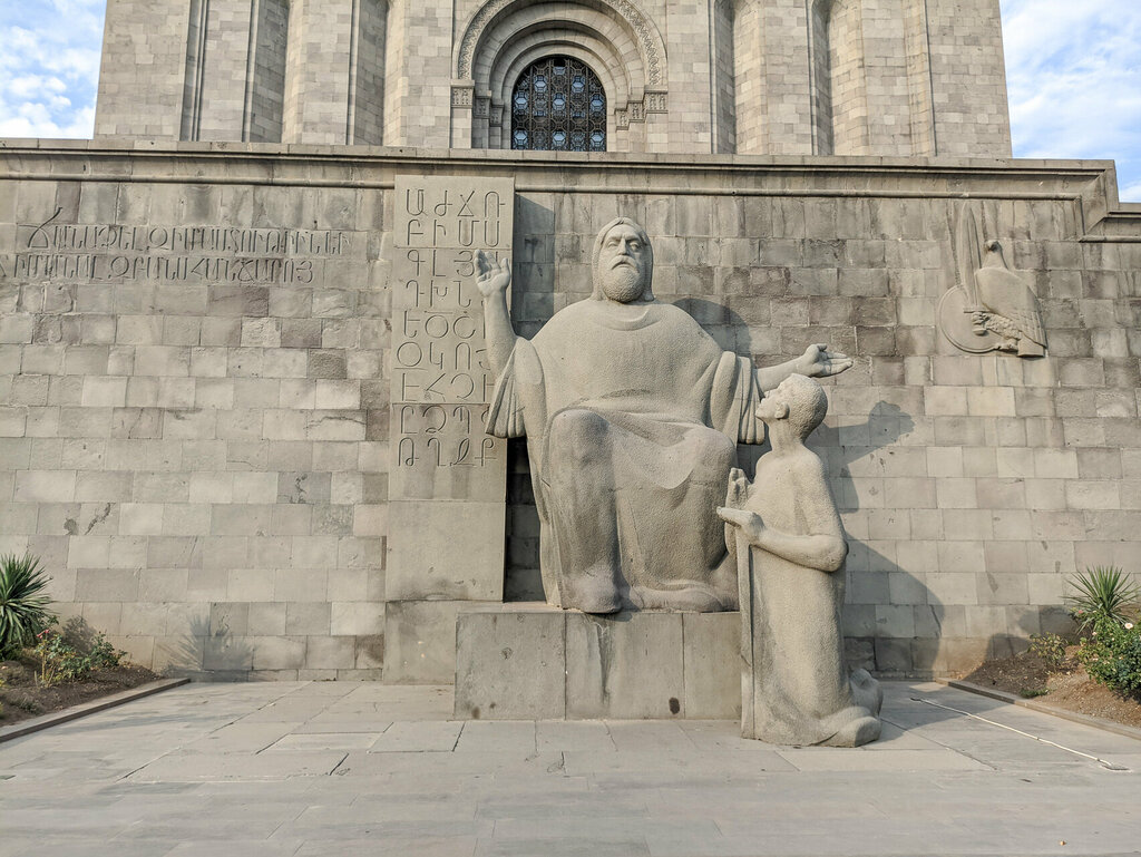 Anıt, heykel Monument of Mesrop Mashtots and Koryun, Erivan, foto