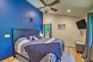 Modern Lenoir Mtn Retreat: 9 Acres (United States Route 52), otel  Kuzey Carolina Eyaleti'nden