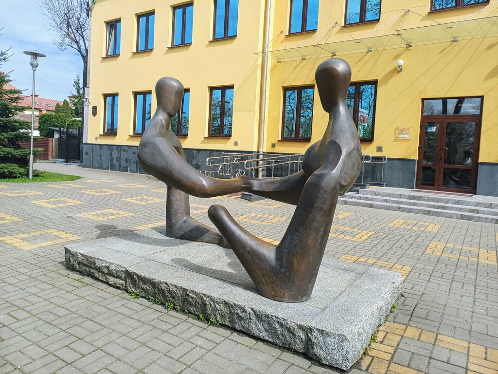 Park, sokak heykeli Диалог, Brest, foto