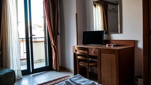 B&b Giorgia (Calabria, la città di Reggio di Calabria, Secondo Tronco Via Sant'Anna), otel  ReggioCalabria'dan