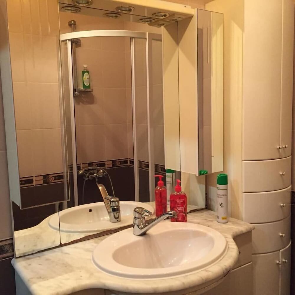 Daireler ES on 8-ya liniya V.O., Saint‑Petersburg, foto