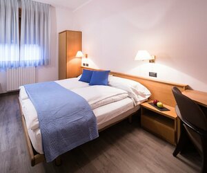 Hotel La Ruota (Lombardy, Sondrio, Morbegno, Viale Stelvio, 180), otel  Lombardiya'dan
