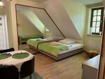 Villa Casanna (Masovian Voivodeship, Powiat Warszawski Zachodni, Łomianki, Poprzedni, ulica Szeroka, 31), otel  Masovyan Voyvodalığı'ndan