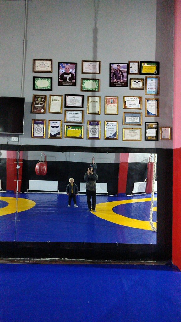 Spor kulüpleri Спортивный клуб Медведь, Коканд, Kokand, foto