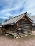 Амбар Н.С. Алексеевой из деревни Хвощник (No:1к15, Yuryevo District, Vitoslavlitsy Territory), turistik yerler  Velikiy Novgorod'dan