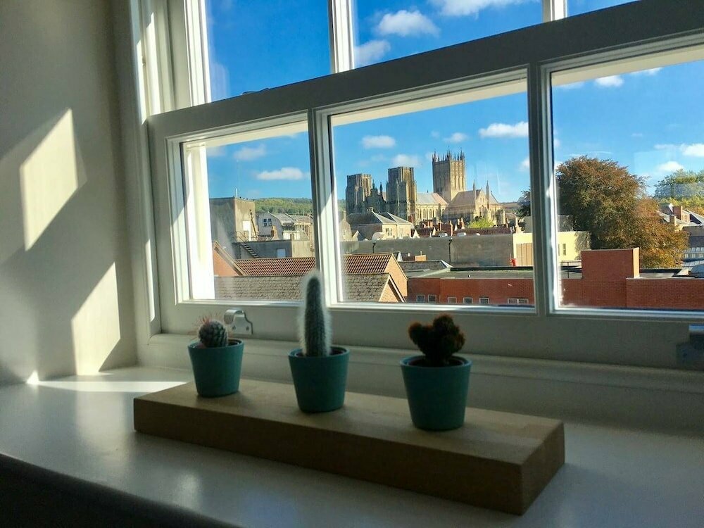 Otel Stylish Wells Penthouse With Cathedral Views, , foto