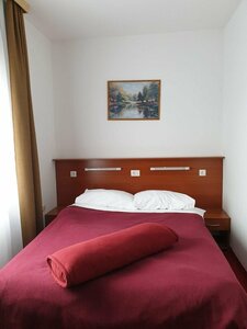 Hotel Mirni Kutak (Lika-Senj County, Otočac, Otočac), otel  Dünya'dan