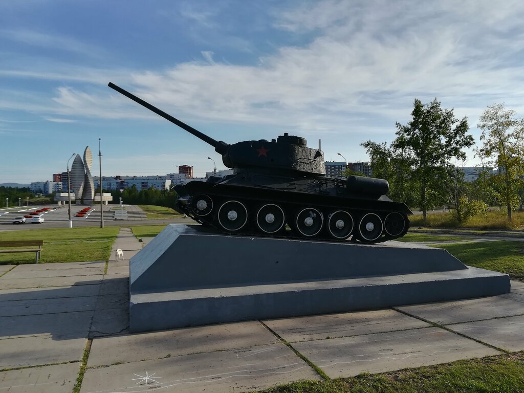 Teknoloji anıtı Танк Т-34, Bratsk, foto
