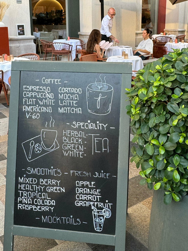 Kafe Charlie & Friends, Dubai, foto