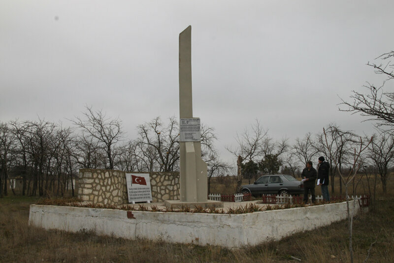 Anıt, heykel Niğdeli Şehit Ethem Onbaşı Anıtı, Kırklareli, foto