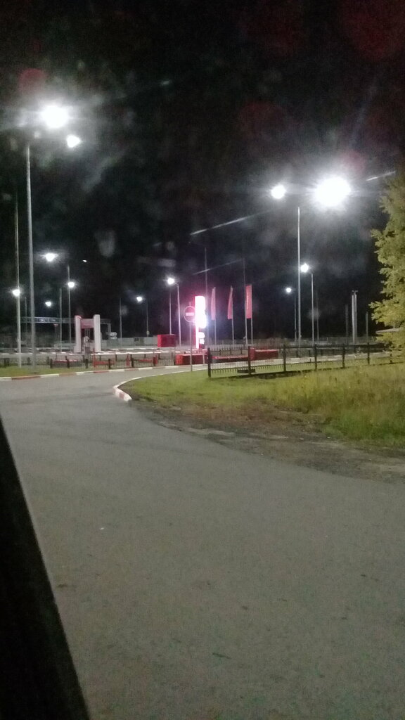 Benzin istasyonu Lukojl, Langepas, foto