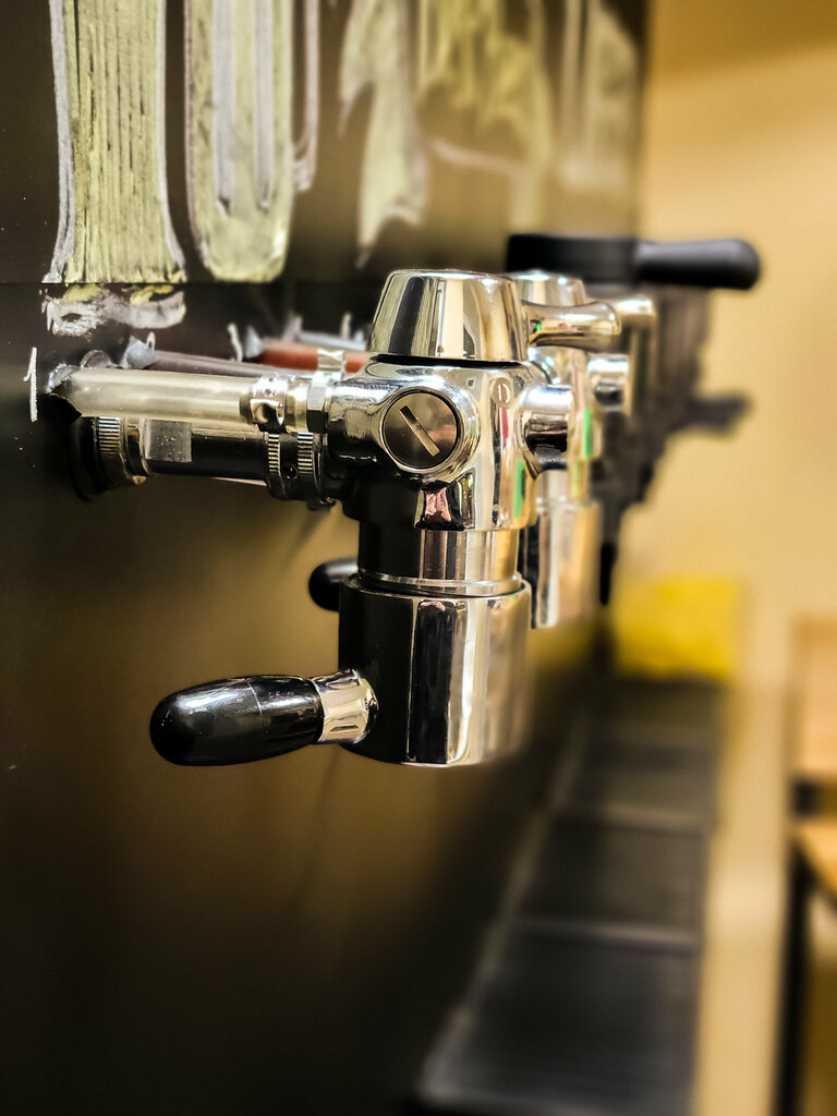 Bira dükkanı Булл энд бир, Serpuhov, foto