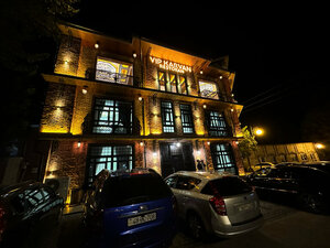 Gürcüstanda Müalicə Karvan Restaurant (Sheki, Mirze Feteli Axundzade prospekti), kafe  Şeki'den