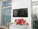 Герой Советского Союза боевой лётчик Михаил Михайлович Берников 21.10.1915 - 09.02.1963 годы (Sovetskaya ulitsa No:2А, selo Kalinino), anıt levhası, anıt taş  Omskaya oblastından