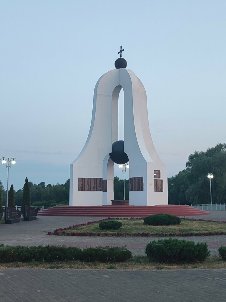 Anıt, heykel Мемориальный комплекс Память, Dobruş, foto