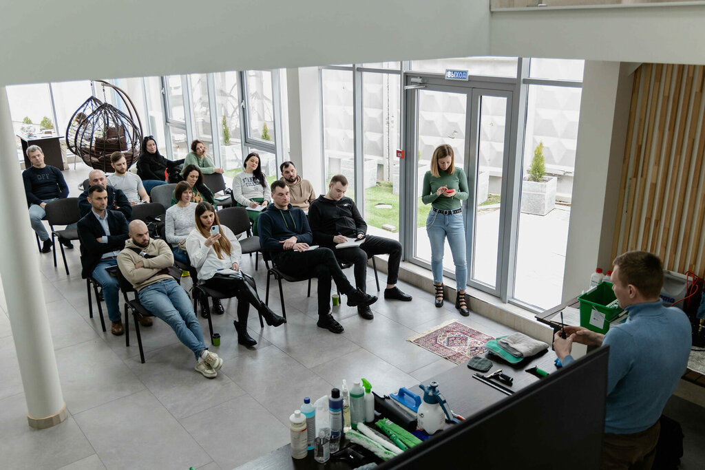 Meslek kursları Himdivan cleaning school, Krasnoyarski krayı, foto