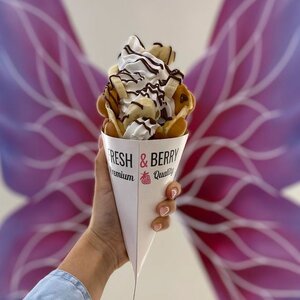 Fresh & Berry's Waffles & More (Dubai Mall, Downtown Dubai, Dubai), pasta, şekerleme ve tatlı  Dubai'den