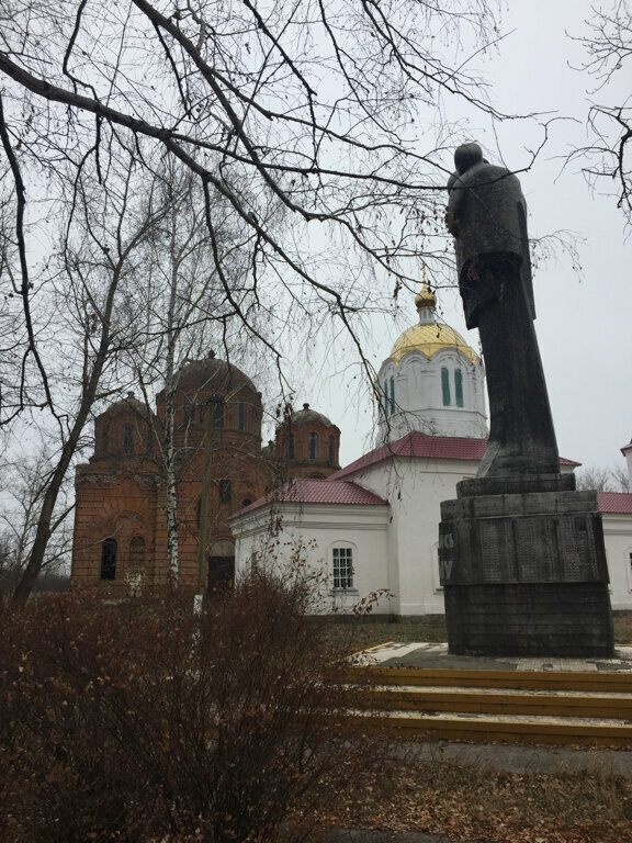 Anıt, heykel Скорбящая мать, Voronejskaya oblastı, foto