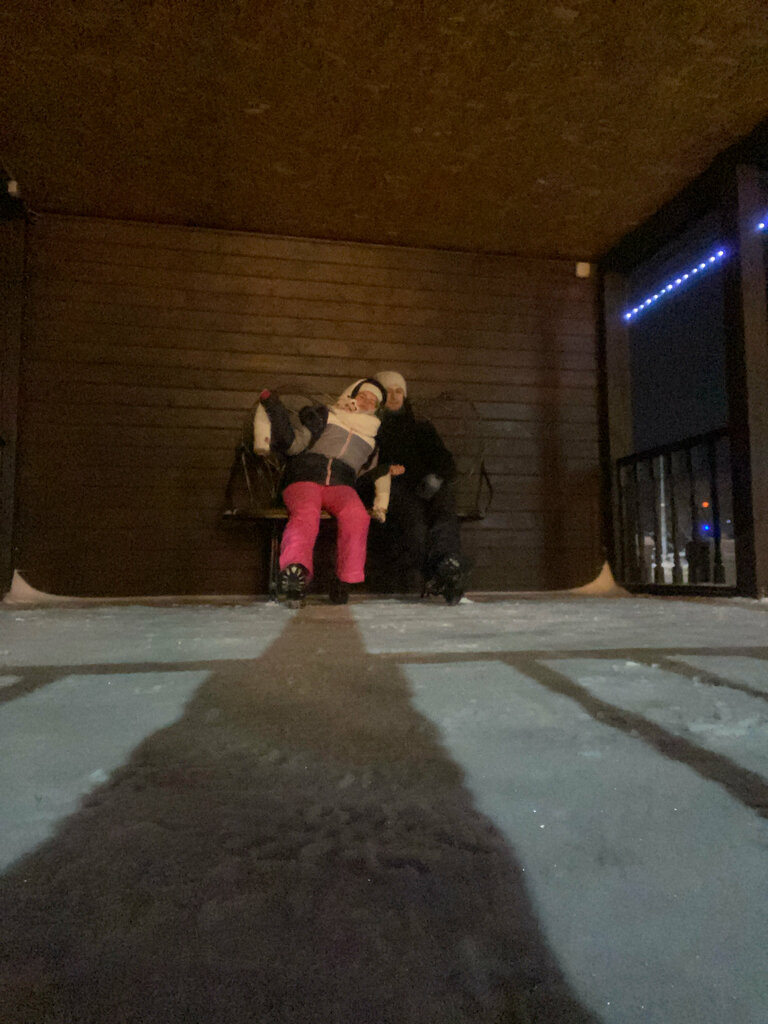 Turistik yerler Скамейка верности, Murmansk, foto