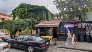 Garage Wines (Akhmed Melashvili Street No:18/8, Batumi), kafe  Batum'dan