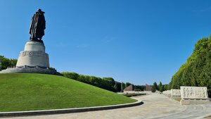 Treptower Park (Berlin, Treptower Park), kültür ve eğlence parkları  Berlin'den