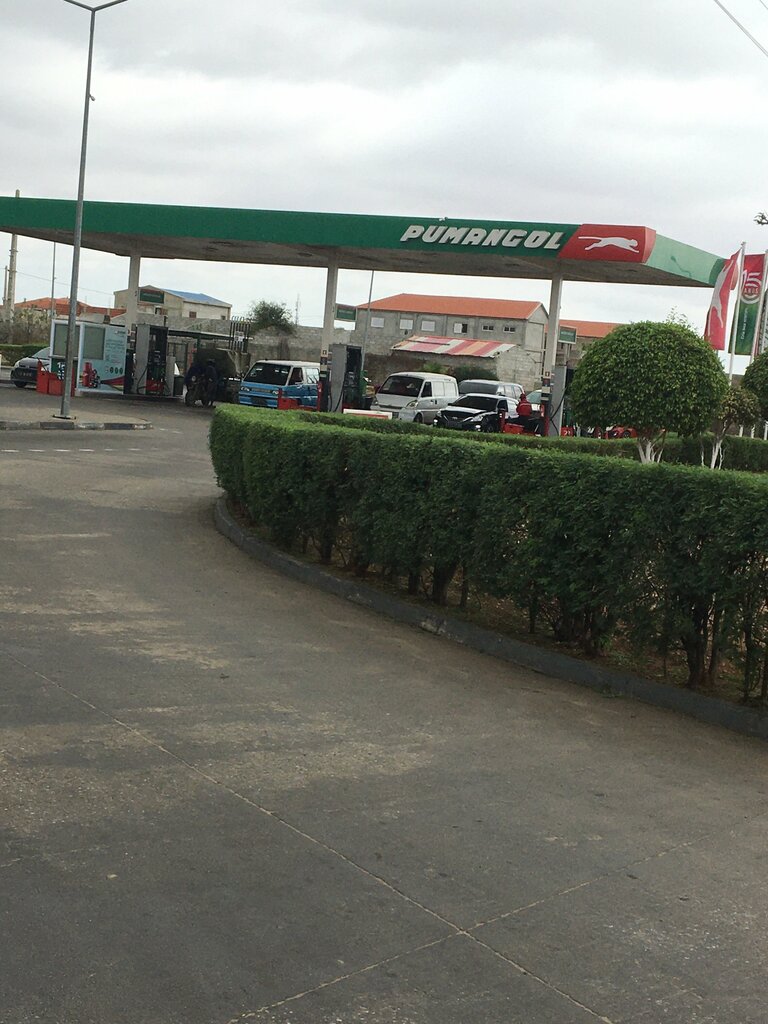 Benzin istasyonu Posto de Abastecimento da Pumangol, Loanda, foto