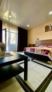 U Alexandra (Reviolyutsionnaya Street No:124, selo Kabardinka), otel  Krasnodarski krayından