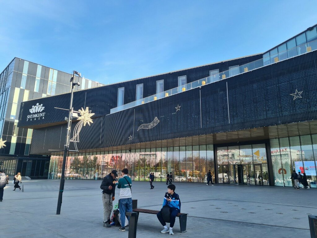 Spor giyim ve ayakkabı Under Armour, Çimkent (Şımkent), foto