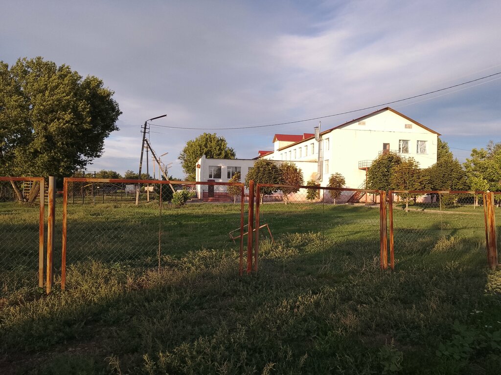Ortaokul Средняя общеобразовательная школа, Saratovskaya oblastı, foto