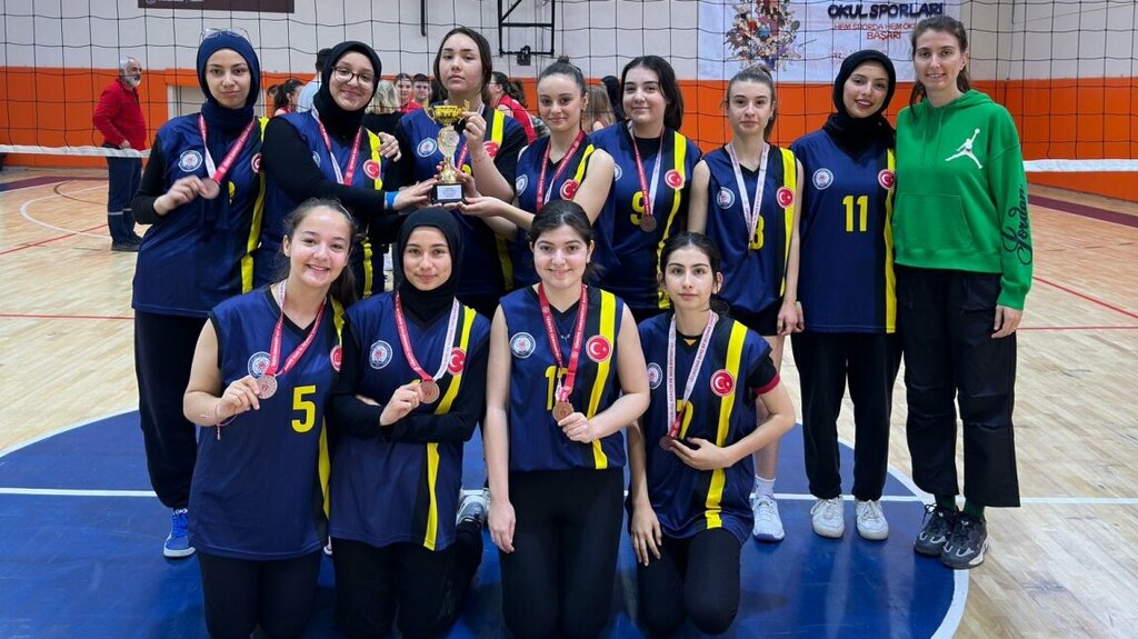 Lise Şehit Hakan Gülşen Anadolu İmam Hatip Lisesi, İzmir, foto