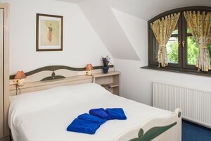 Club Dobogomajor (Czersegtomaj, Hevizi utca 1), otel  Zala'dan