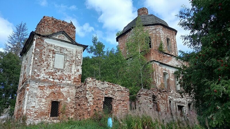 Ortodoks kiliseleri Tserkov Ikony Bozhiyey Materi Tikhvinskaya V Olino, Vologodskaya oblastı, foto