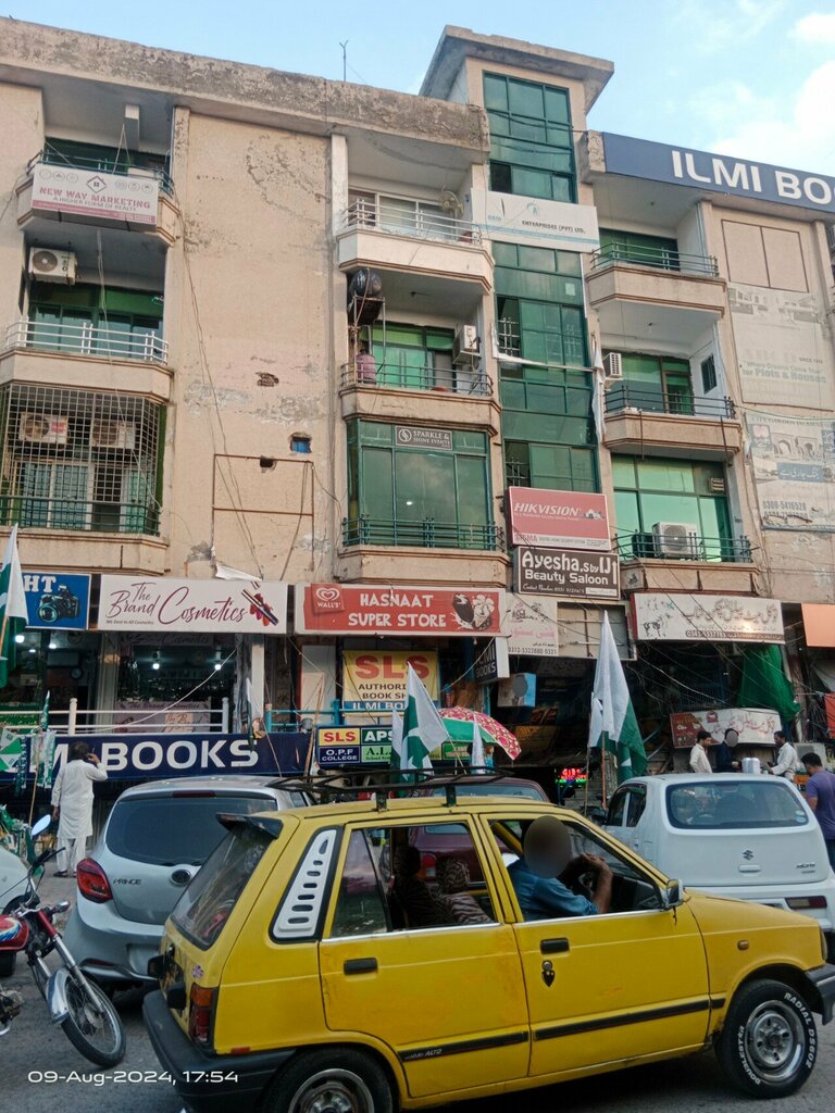 Mini-market Hasnaat General Store & Bakers, Islamabad, foto