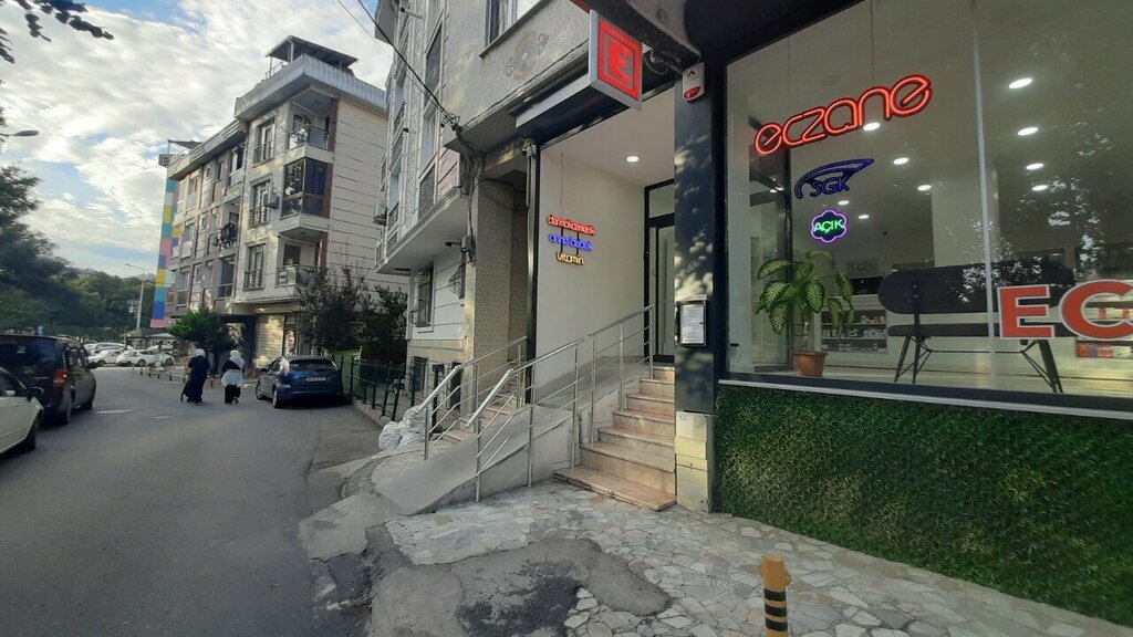 Eczaneler Hazal Eczanesi, İstanbul, foto