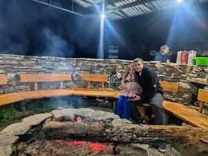Gostevoy Dvor Taezhny (Irkutskiy munitsipalny okrug, posyolok Nizhniy Kochergat), otel  İrkutskaya oblastından