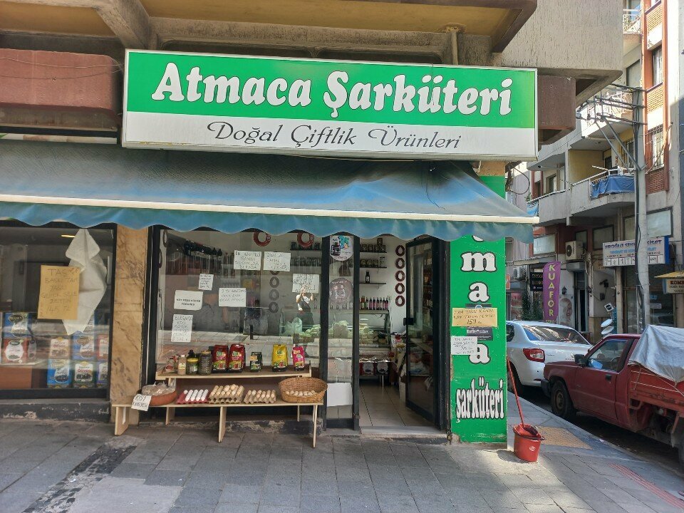 Kasap, şarküteri Atmaca Şarküteri, İzmir, foto