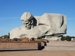 Мужество (Brest, ostrov Tsentralny), park, sokak heykeli  Brest'ten