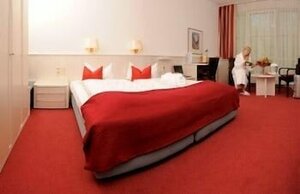 Euro Park Hotel Hennef (Reutherstraße No:1, Hennef (Sieg)), otel  Hennef'ten